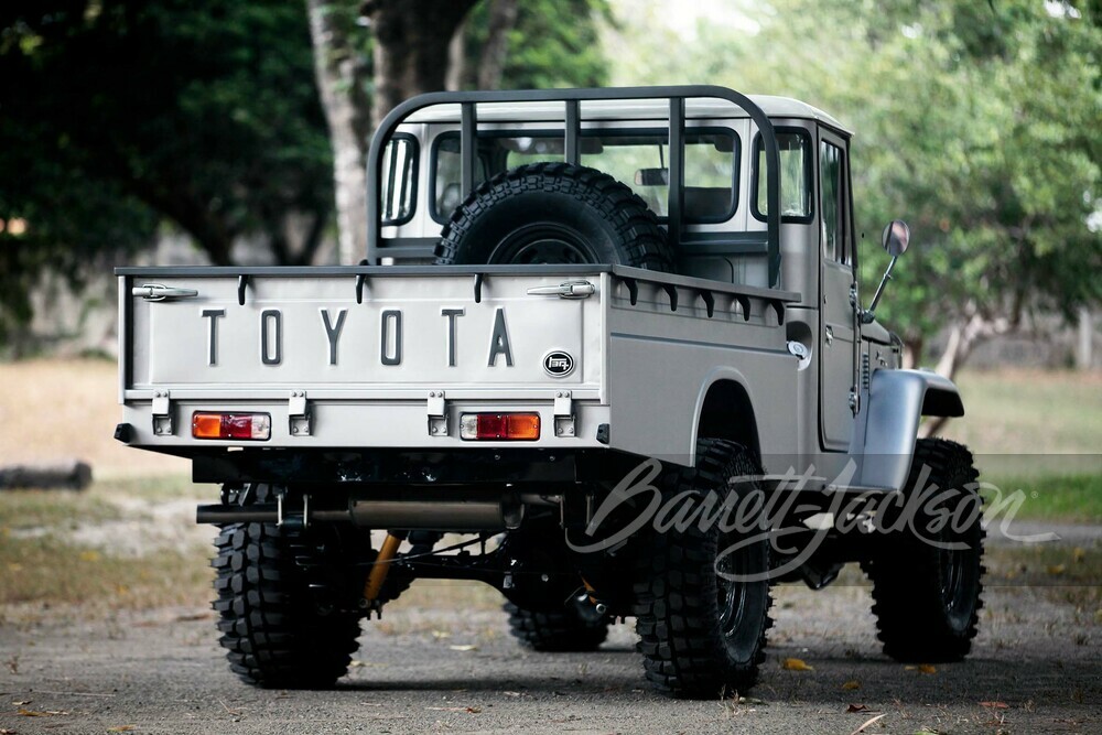 1975 TOYOTA LAND CRUISER FJ45 CUSTOM PICKUP - Rear 3/4 - 254241
