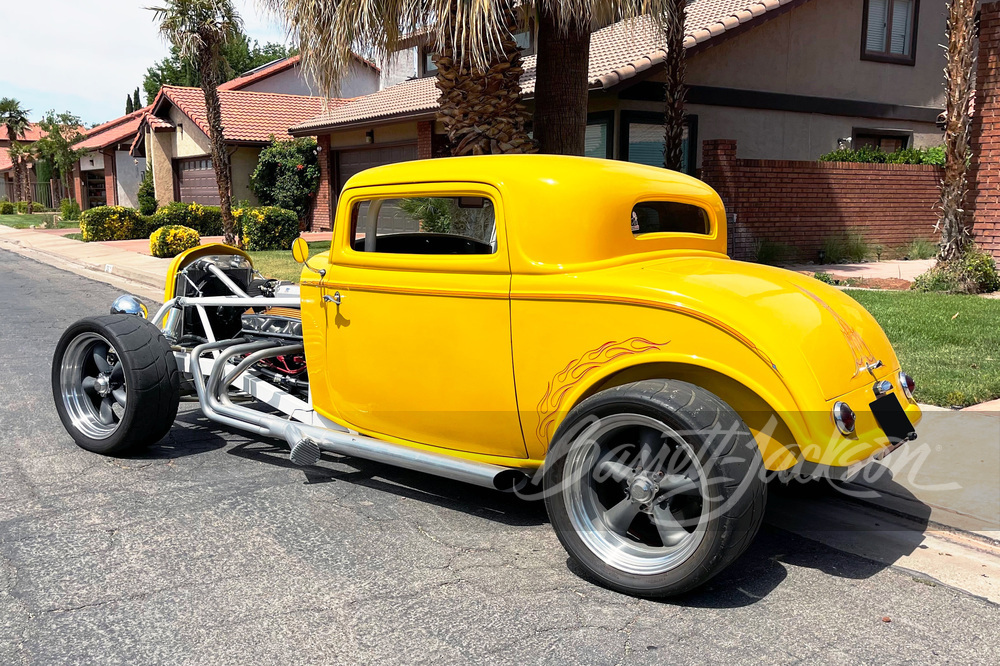 1932 FORD 3-WINDOW CUSTOM COUPE - Rear 3/4 - 260198