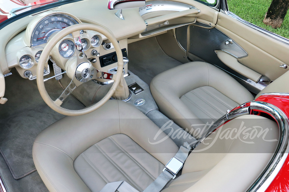 1961 CHEVROLET CORVETTE CUSTOM CONVERTIBLE - Interior - 260266