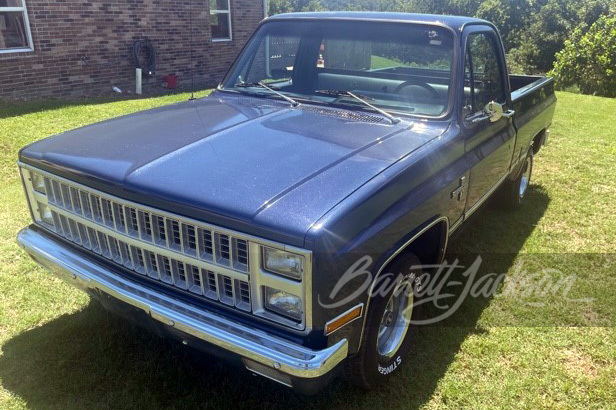 1982 CHEVROLET C10 PICKUP - Front 3/4 - 260322