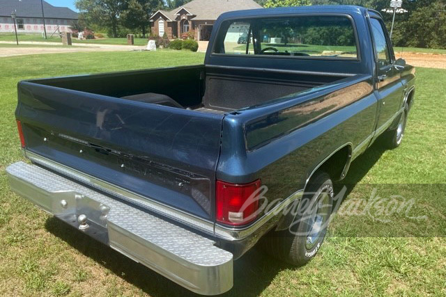 1982 CHEVROLET C10 PICKUP - Rear 3/4 - 260322