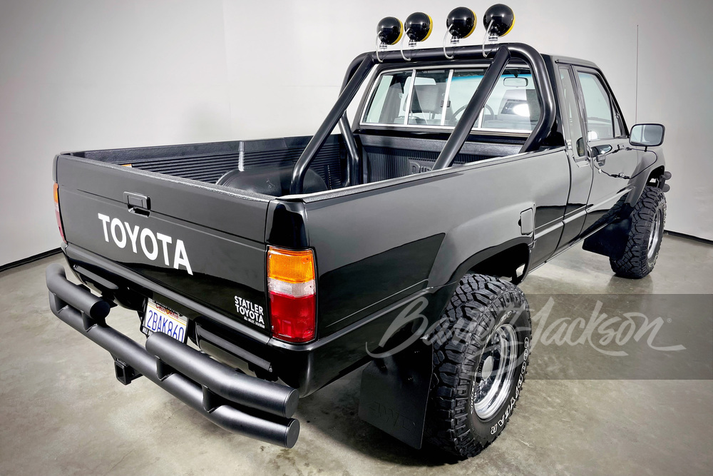 1986 TOYOTA PICKUP "BACK TO THE FUTURE" TRIBUTE - Rear 3/4 - 260434