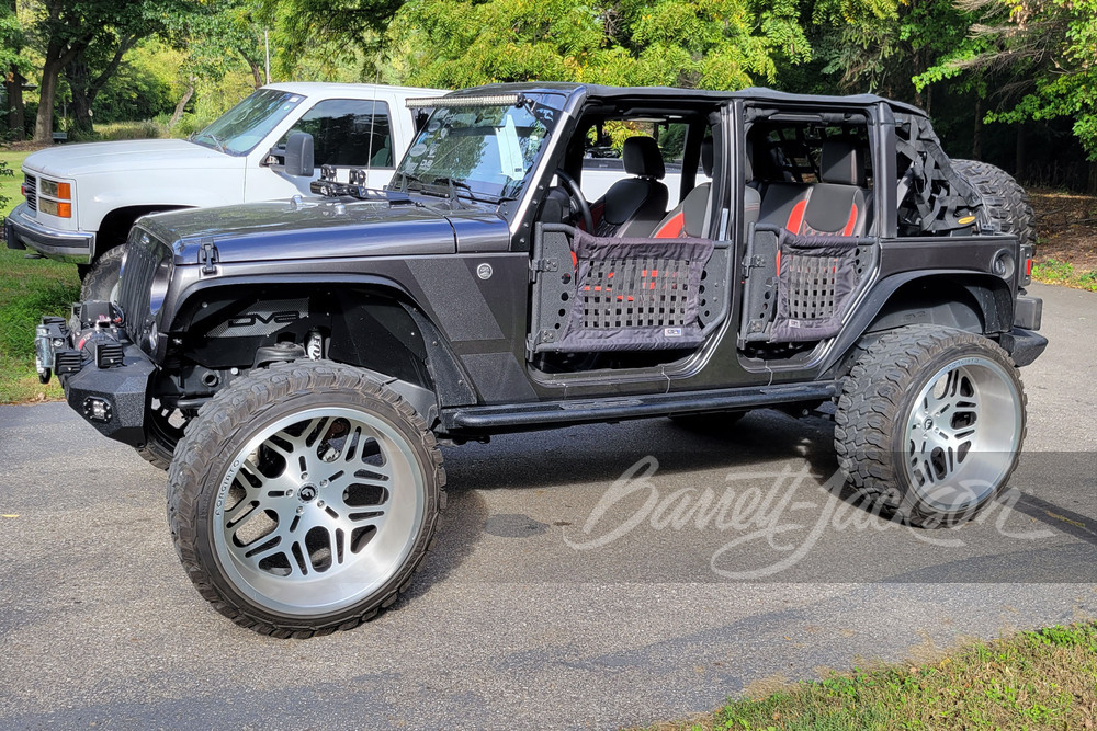2017 JEEP WRANGLER UNLIMITED CUSTOM SUV - Side Profile - 260705