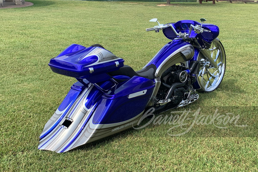 2014 HARLEY-DAVIDSON FLHX CUSTOM MOTORCYCLE - Rear 3/4 - 260714