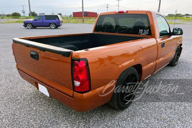 2004 CHEVROLET SILVERADO 1500 CUSTOM PICKUP - Rear 3/4 - 261123