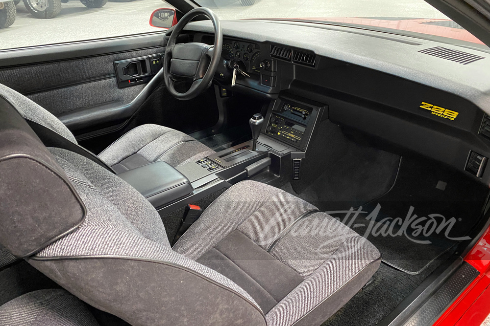 1990 CHEVROLET CAMARO IROC-Z CONVERTIBLE - Interior - 261511