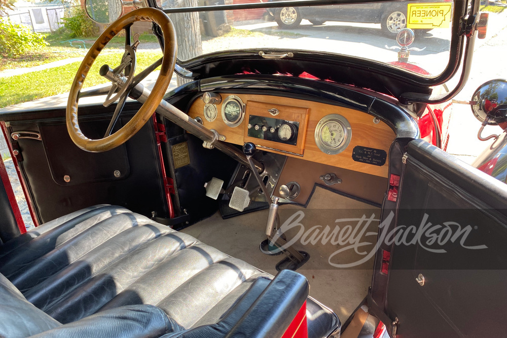 1917 OLDSMOBILE 37 TOURING CAR - Interior - 261611