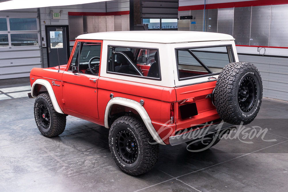 1968 FORD BRONCO CUSTOM SUV - Rear 3/4 - 262310