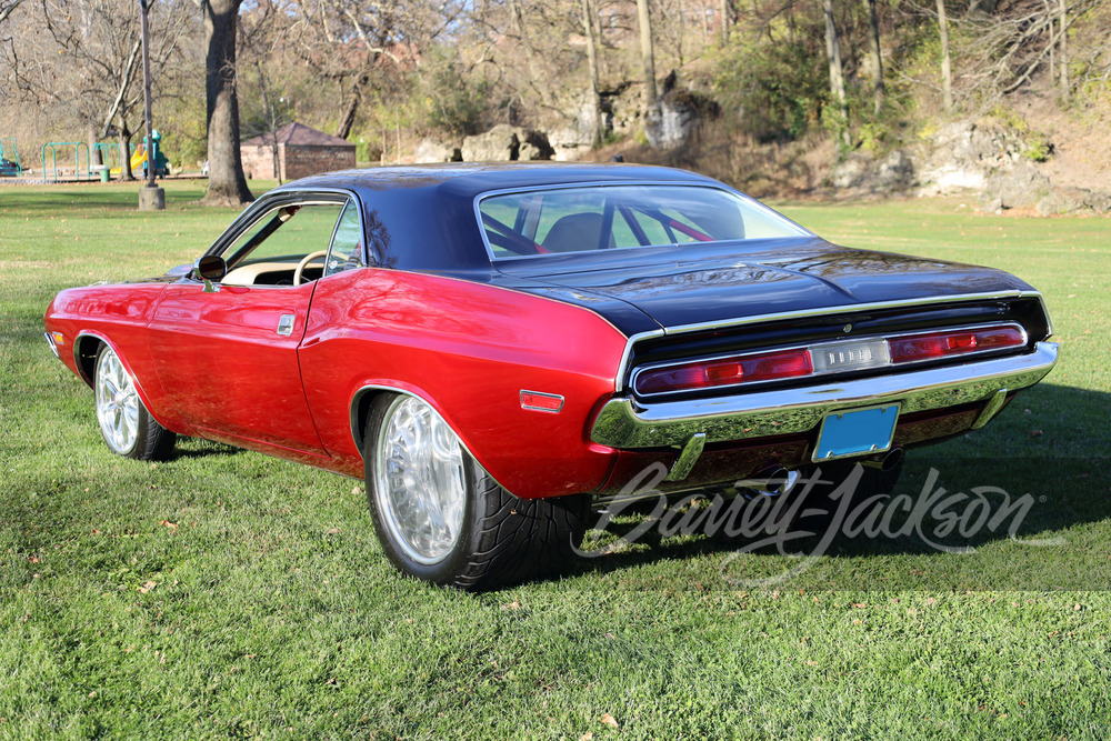 1970 DODGE CHALLENGER CUSTOM COUPE - Rear 3/4 - 263000