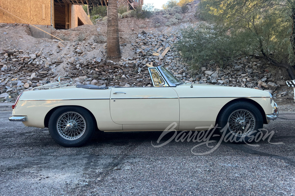 1966 MG MGB CONVERTIBLE - Side Profile - 263504