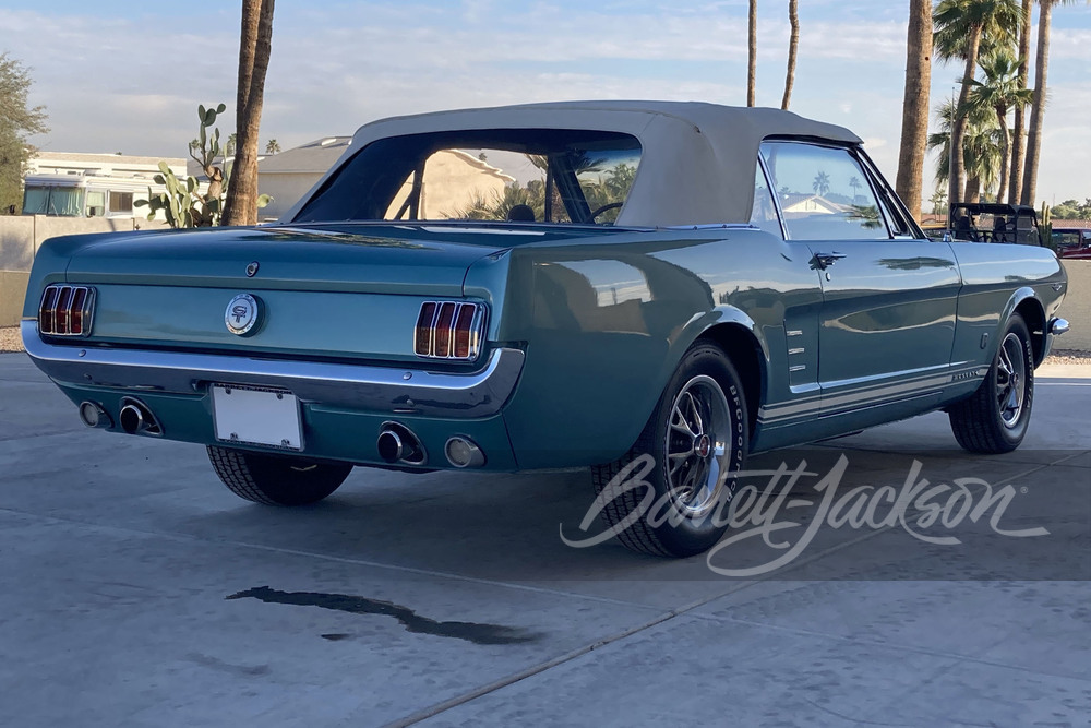 1966 FORD MUSTANG CONVERTIBLE - Rear 3/4 - 264025