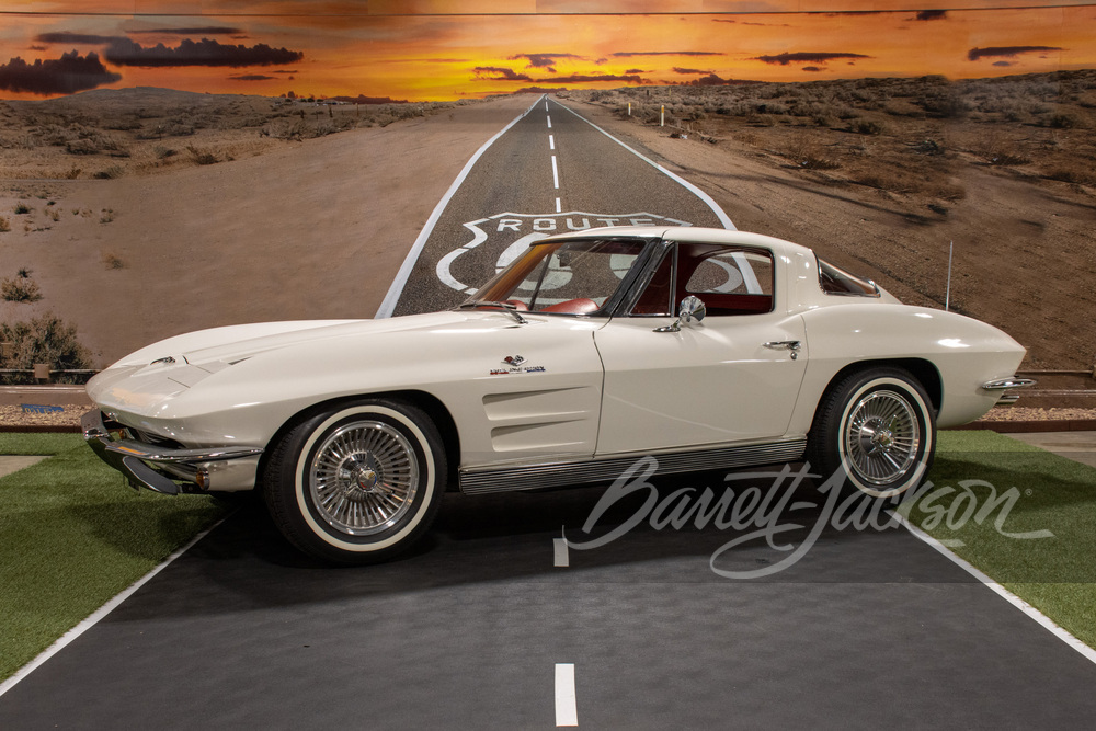 1963 CHEVROLET CORVETTE 327/360 SPLIT-WINDOW FUELIE - Front 3/4 - 266918