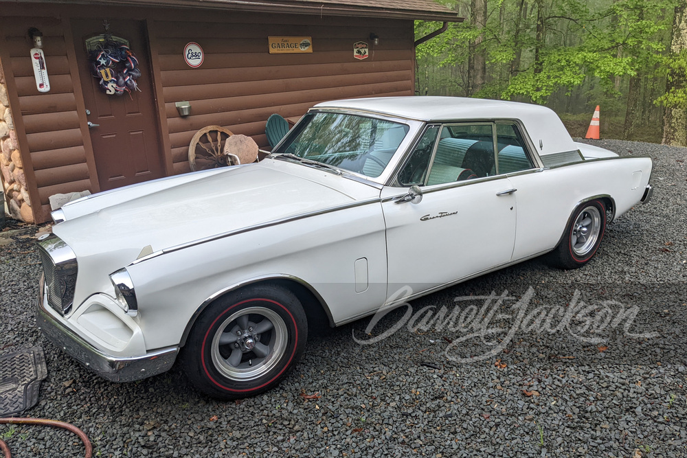 1962 STUDEBAKER GT HAWK - Front 3/4 - 267054