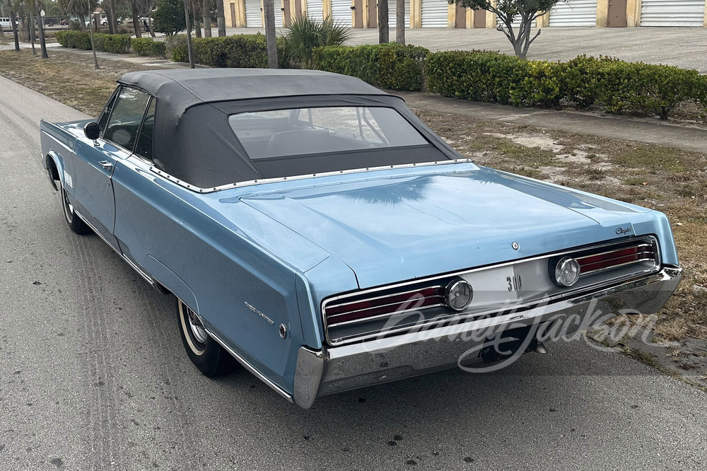1968 CHRYSLER 300 CONVERTIBLE - Rear 3/4 - 267824