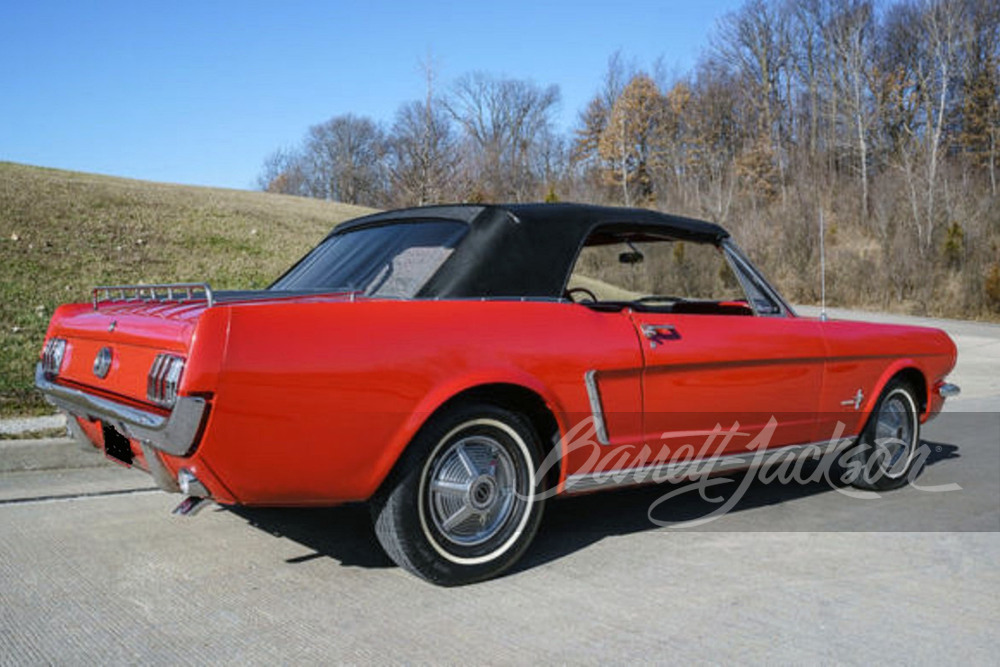 1965 FORD MUSTANG CONVERTIBLE - Rear 3/4 - 267869