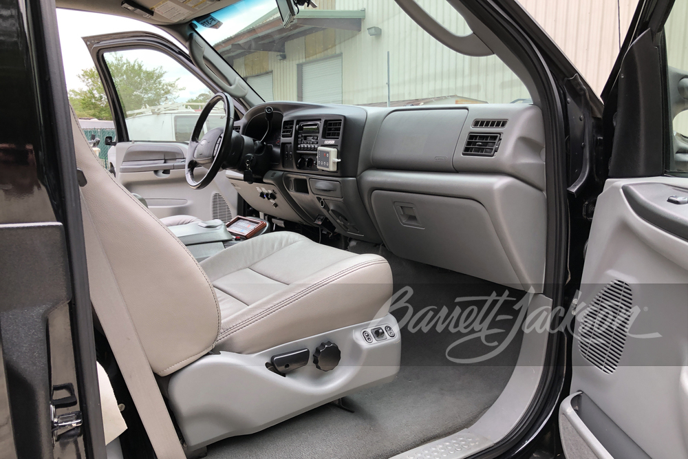 2005 FORD EXCURSION CUSTOM LIMOUSINE - Interior - 270013