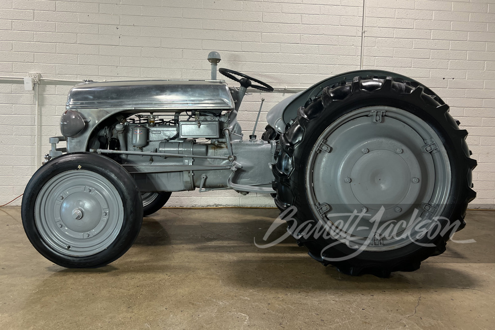 1939 FORD 9N TRACTOR - Side Profile - 272625