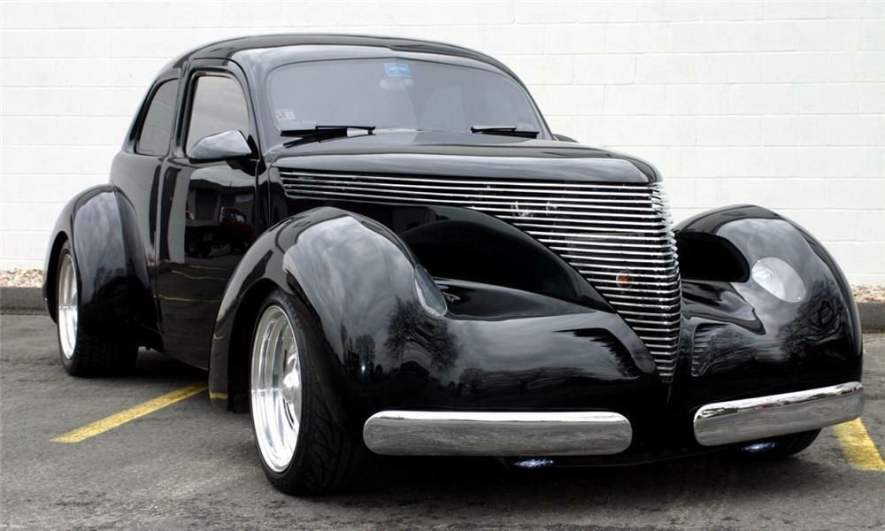 1941 HOLLYWOOD GRAHAM 4 DOOR SEDAN - Front 3/4 - 40148