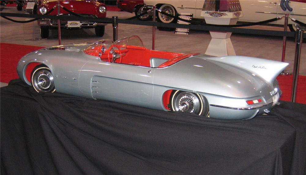 1956 PONTIAC CLUB DE MER CONCEPT CAR 3/8 SCALE MODEL - Rear 3/4 - 43633