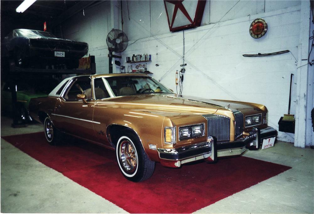 1976 PONTIAC GRAND PRIX 2 DOOR - Front 3/4 - 45322