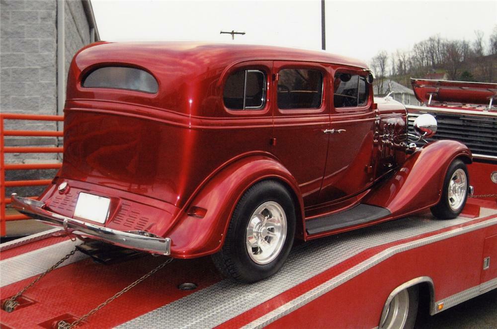 1933 CHEVROLET STREET ROD SEDAN - Rear 3/4 - 49577