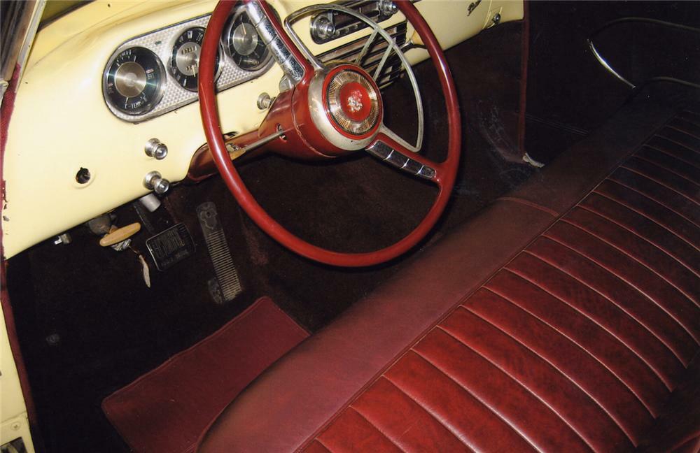 1953 PACKARD CONVERTIBLE - Interior - 49579