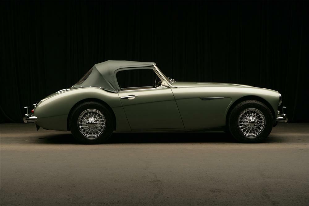 1960 AUSTIN-HEALEY 3000 BT7 ROADSTER - Side Profile - 60750