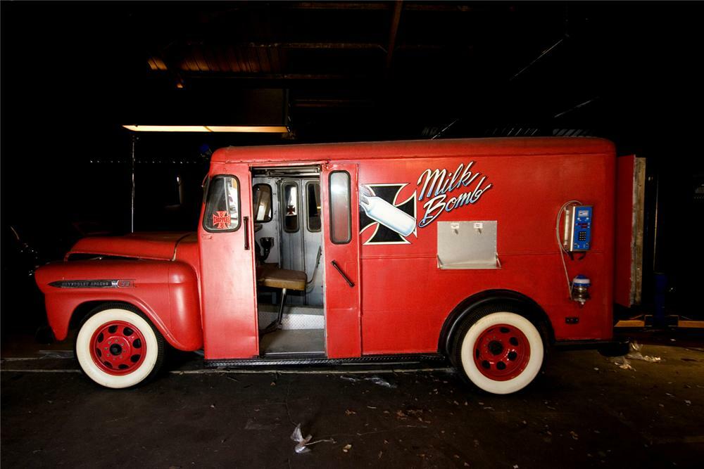 1959 CHEVROLET CUSTOM DAIRY TRUCK "MILK BOMB" - Front 3/4 - 61596