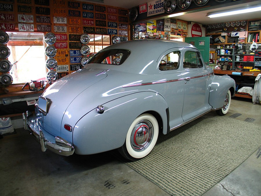1941 CHEVROLET MASTER DELUXE COUPE - Rear 3/4 - 61850