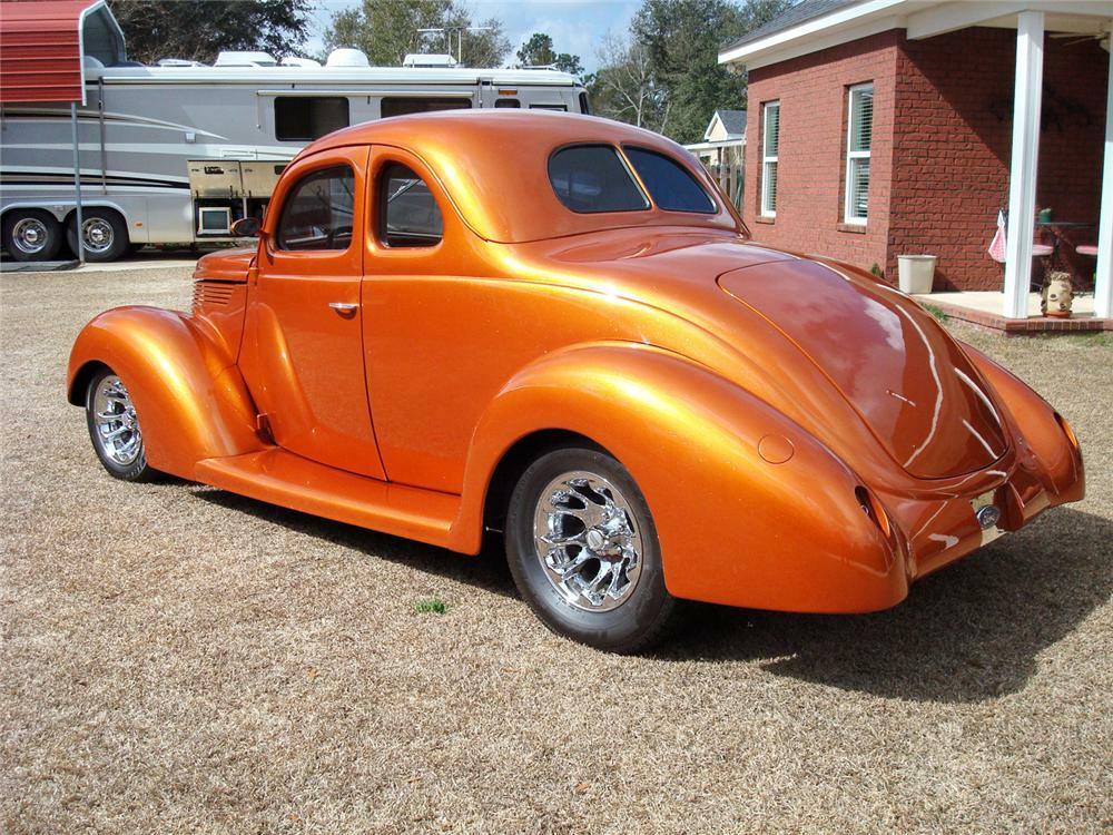1938 FORD CUSTOM 2 DOOR COUPE - Rear 3/4 - 63833