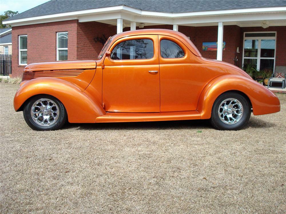 1938 FORD CUSTOM 2 DOOR COUPE - Side Profile - 63833