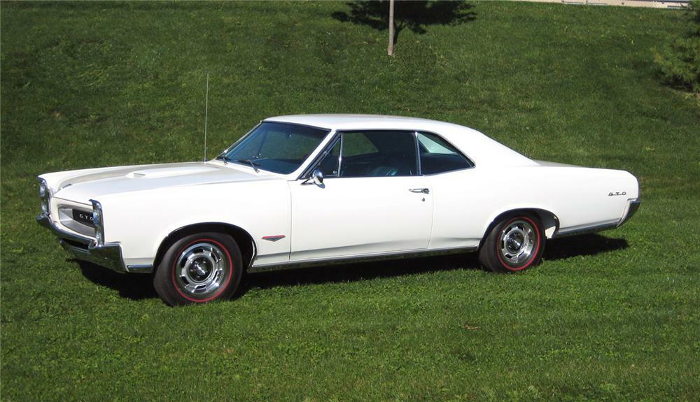 1966 PONTIAC GTO 2 DOOR HARDTOP - Front 3/4 - 71142