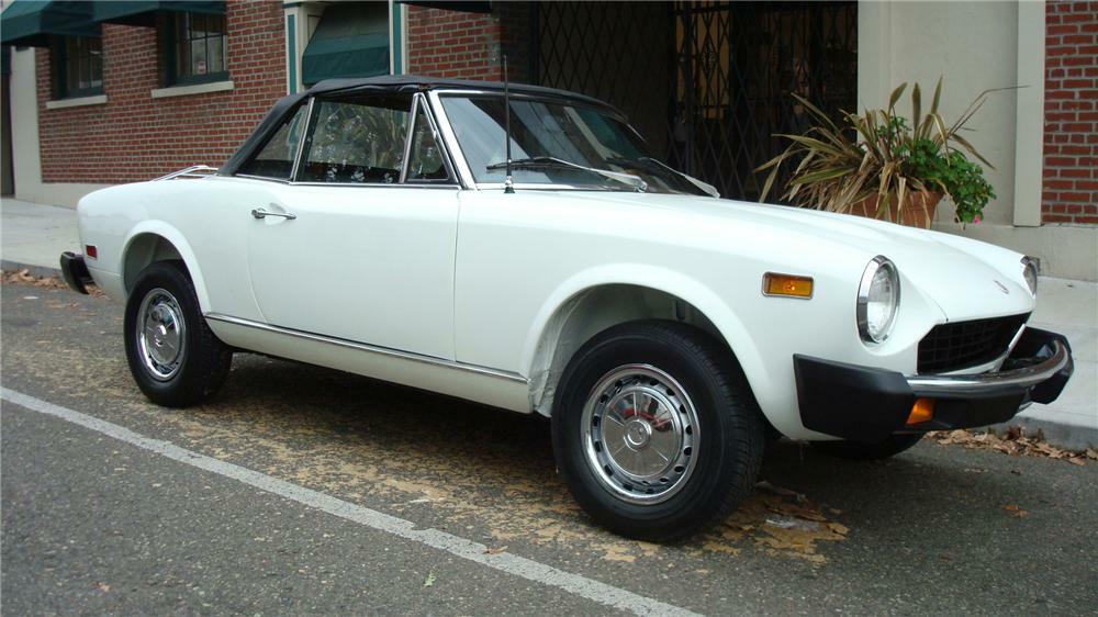 1976 FIAT 124 CONVERTIBLE - Front 3/4 - 71258