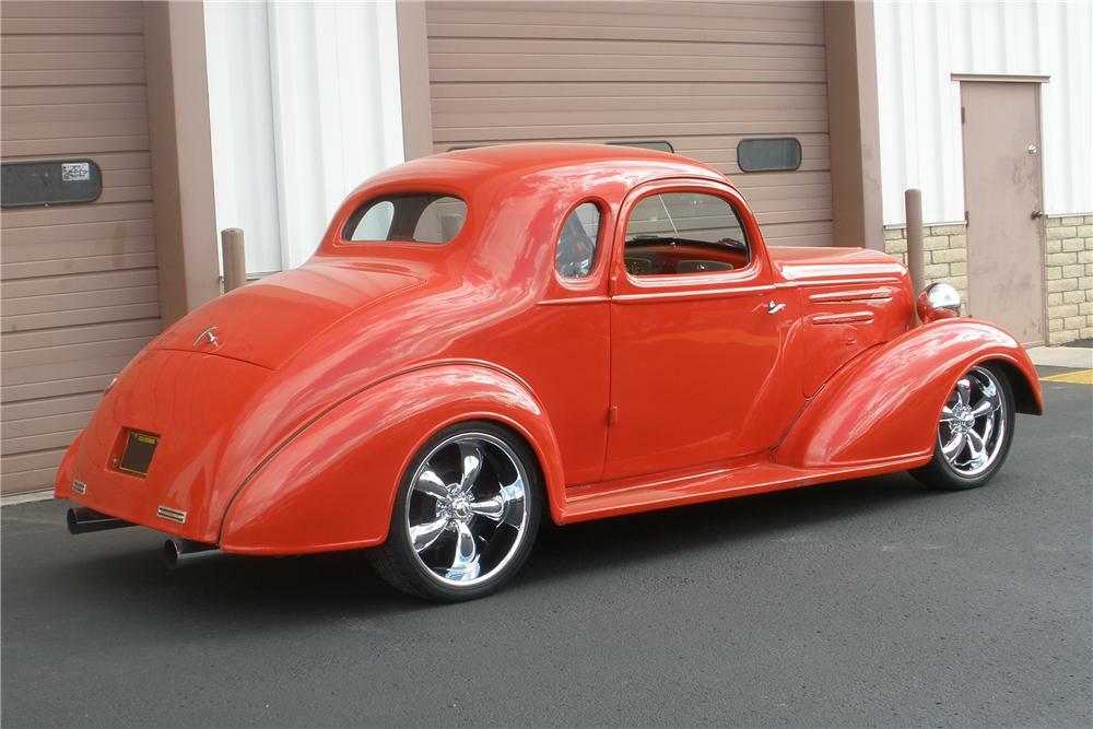 1935 CHEVROLET MASTER DELUXE CUSTOM 2 DOOR COUPE - Rear 3/4 - 81368