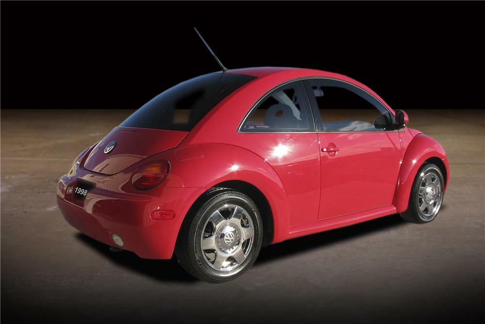 1998 VOLKSWAGEN BEETLE 2 DOOR HARDTOP - Rear 3/4 - 81739