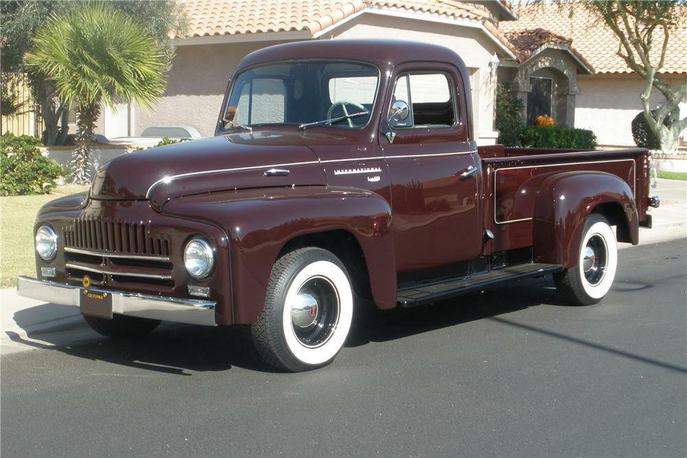 1949 INTERNATIONAL CUSTOM SPLIT WINDOW PICKUP - Front 3/4 - 88870