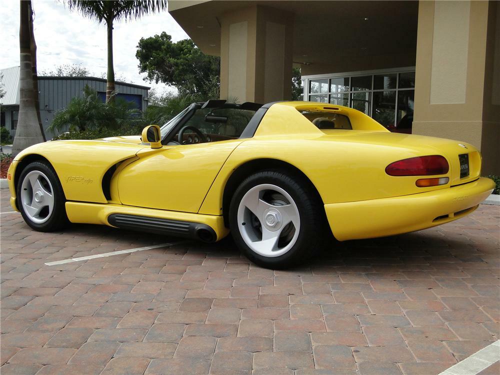 Any idea on this one. I think it's a viper. Saw it on vacation ...