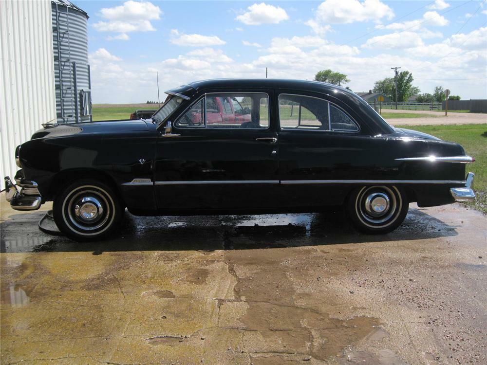 1951 FORD 2 DOOR COUPE - Side Profile - 93499