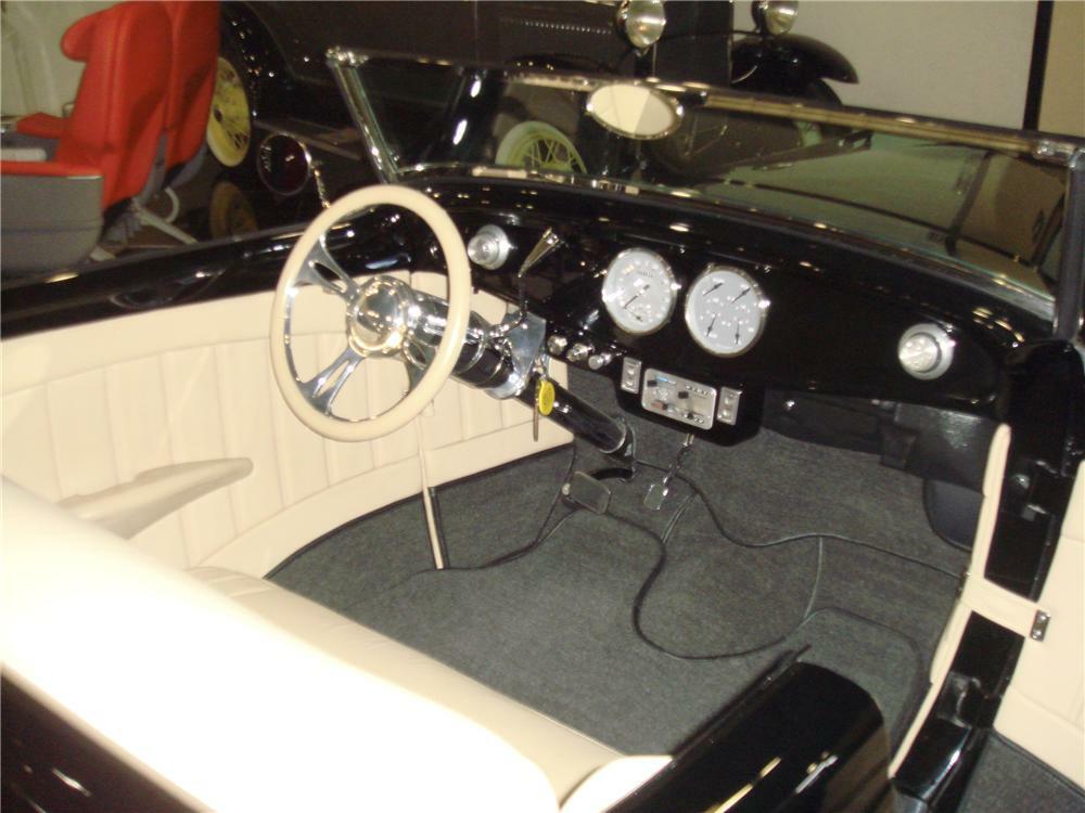 1932 FORD HI-BOY CUSTOM CONVERTIBLE - Interior - 96138