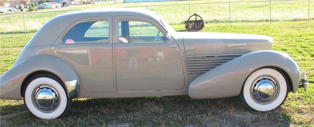 1936 CORD 810 WESTCHESTER 4 DOOR - Side Profile - 96232