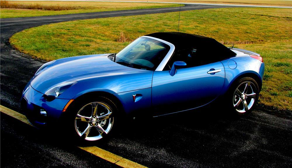 2010 PONTIAC SOLSTICE CONVERTIBLE - Side Profile - 96686